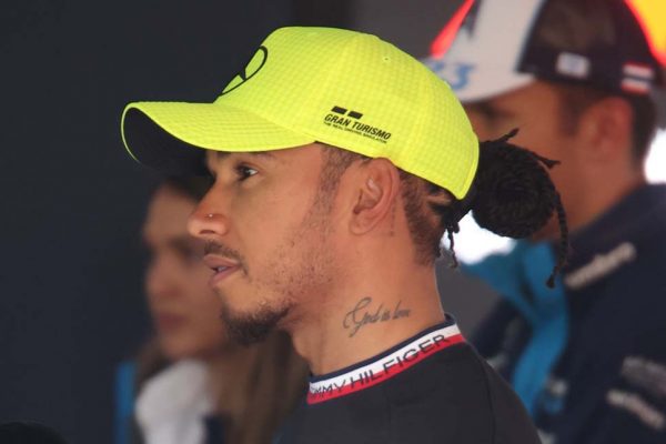 F1, Lewis Hamilton devastato per l'assenza al GP di Shakir — Formula 1 - Notizie F1, News Auto