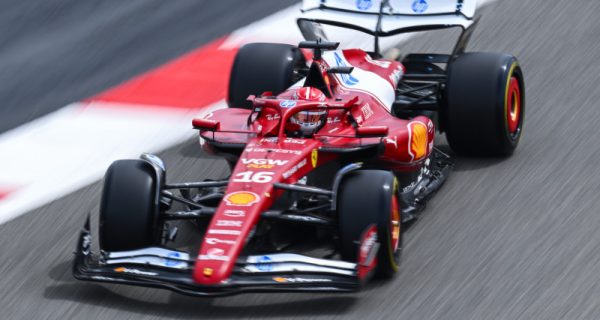 F1, Lewis Hamilton devastato per l'assenza al GP di Shakir - F1 News - Notizie Formula 1, Auto e ...